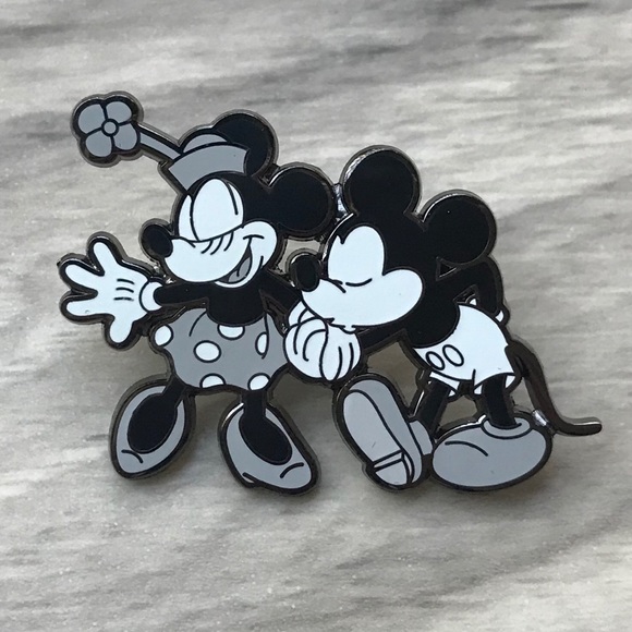 Disney | Accessories | Disney Black White Mickey Kissing Minnie Hand ...